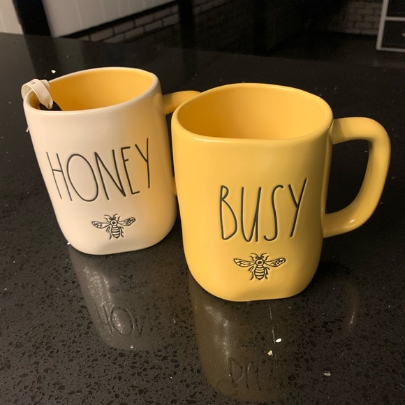 Rae Dunn | Kitchen | Rae Dunn Busy Bee And Honey Bee Mug Set Of 2 ...